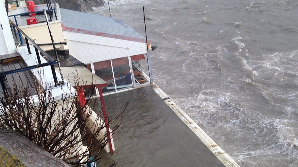 Pictures: Devon coast battered by storm - BBC News