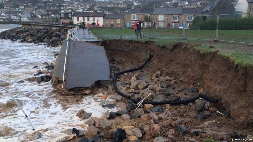 Pictures: Cornwall under siege from storm - BBC News