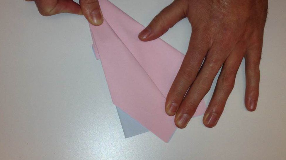 Guide: How to make perfect paper planes - BBC Newsround