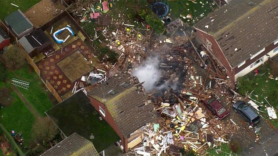 In pictures: Essex explosion destroys Clacton homes - BBC News