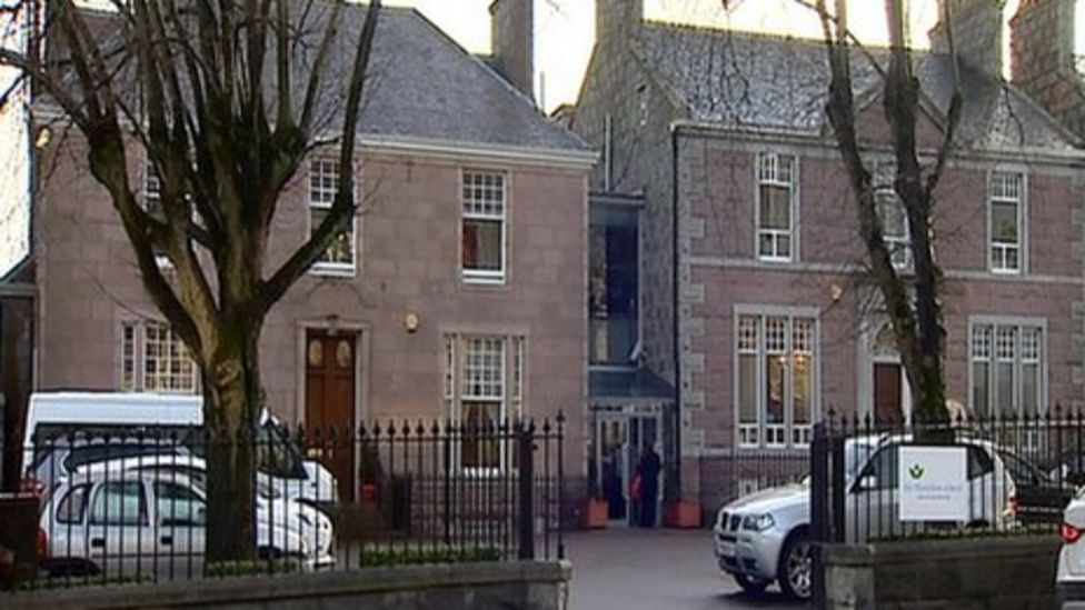 Parents angry over Aberdeen's private Hamilton School closure - BBC News