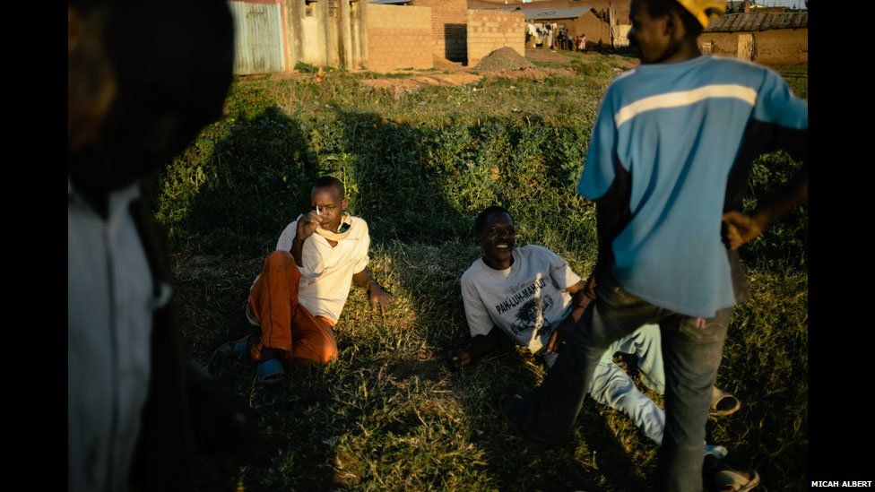 In pictures: Kenya's traditional brewers - BBC News