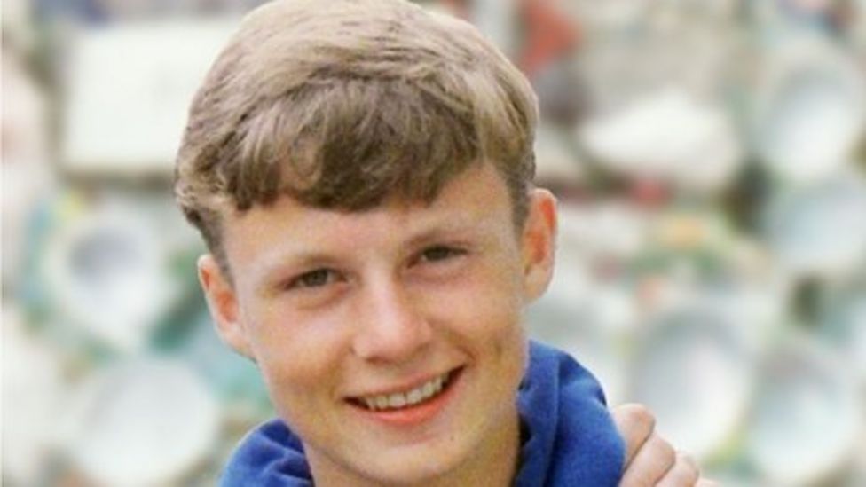 Lee Boxell case: £20,000 reward over 1988 missing case - BBC News