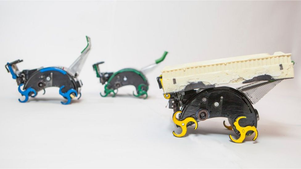 Thousand-strong robot swarm throws shapes, slowly - BBC News