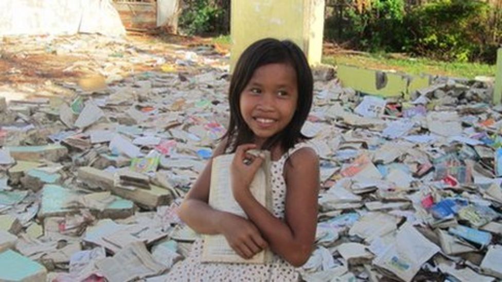 School students play part in Philippines typhoon recovery - BBC News