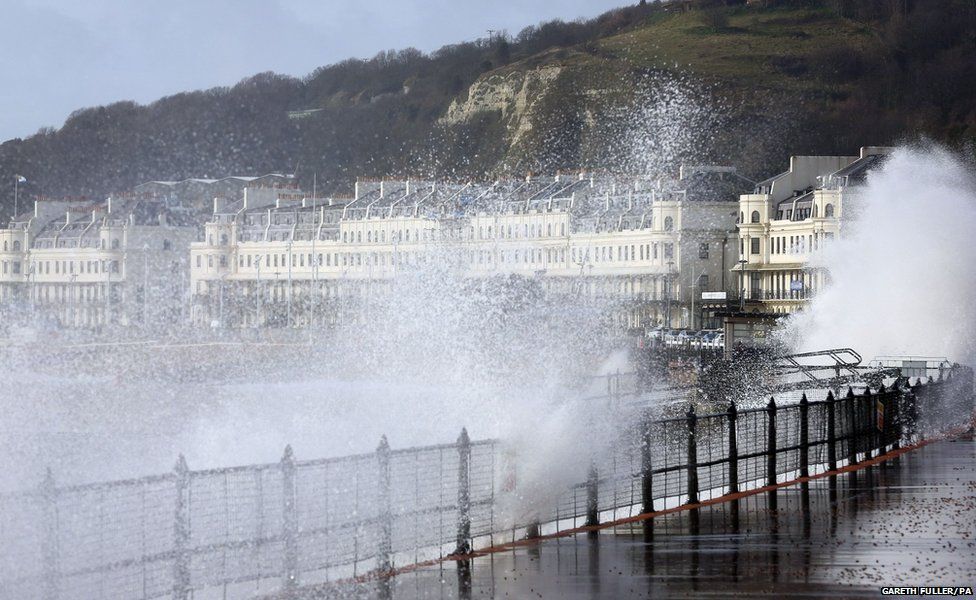 In pictures: Winter floods in UK - BBC News