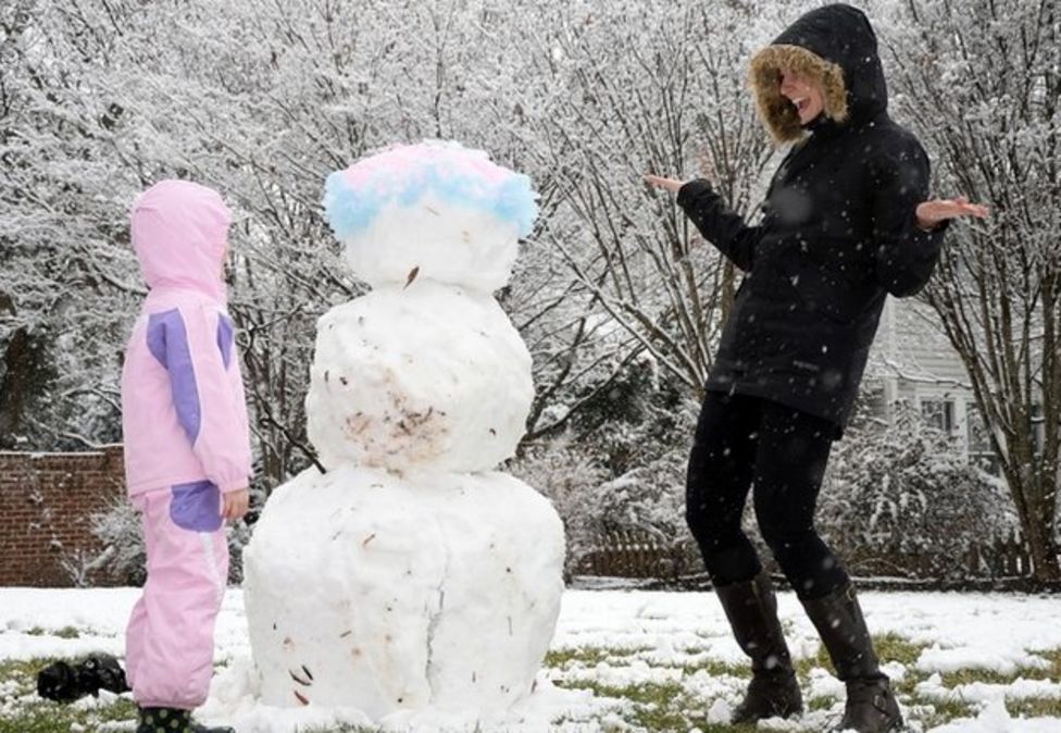 US 'catastrophic' ice storm rolls north - BBC News