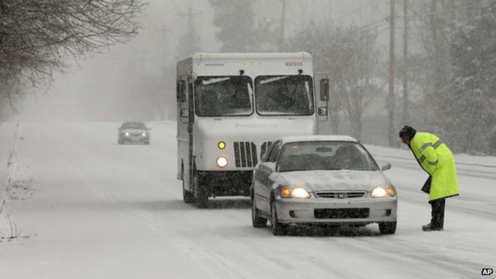 US 'catastrophic' ice storm rolls north - BBC News