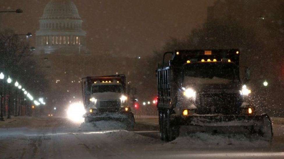 US storm that left traffic misery hits eastern Canada - BBC News