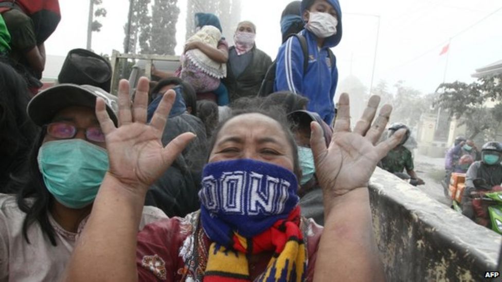 Mass evacuation in Indonesia as Java volcano erupts - BBC News