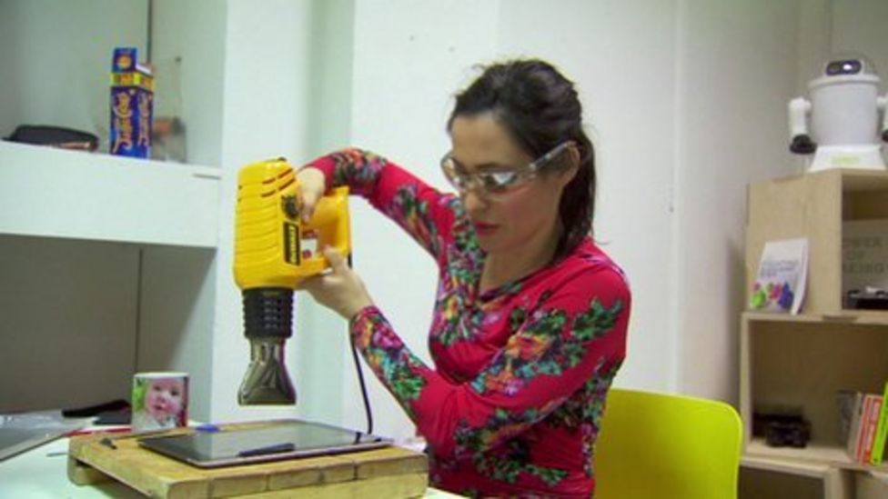 My quest to fix a broken iPad - BBC News