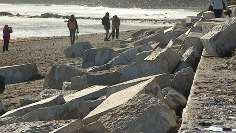 UK storms: Damage across Devon and Cornwall - BBC News