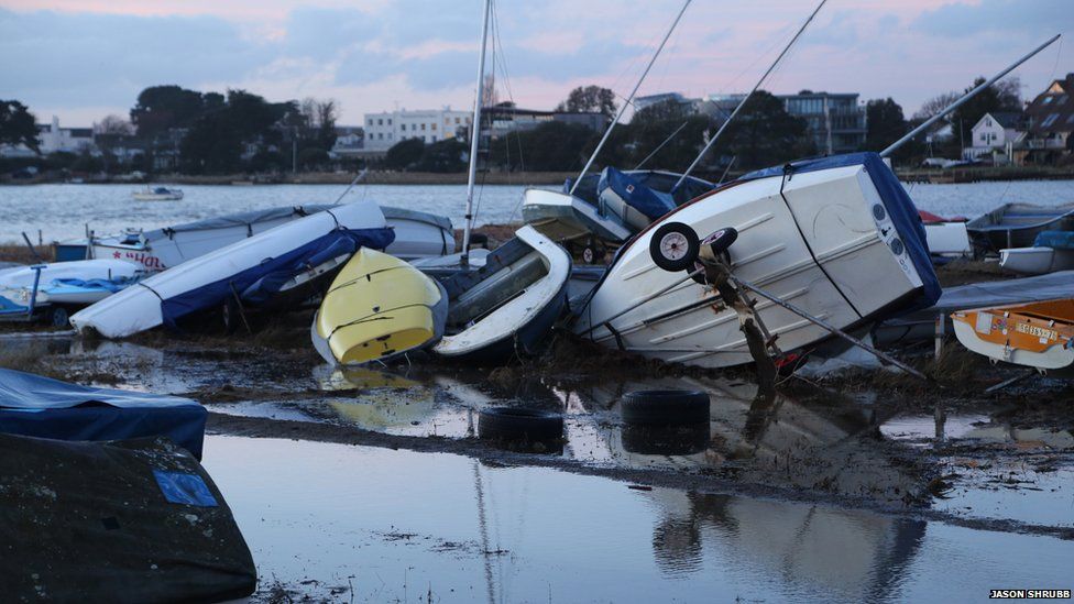 Your photos revealing the impact of turbulent weather in the UK - BBC News