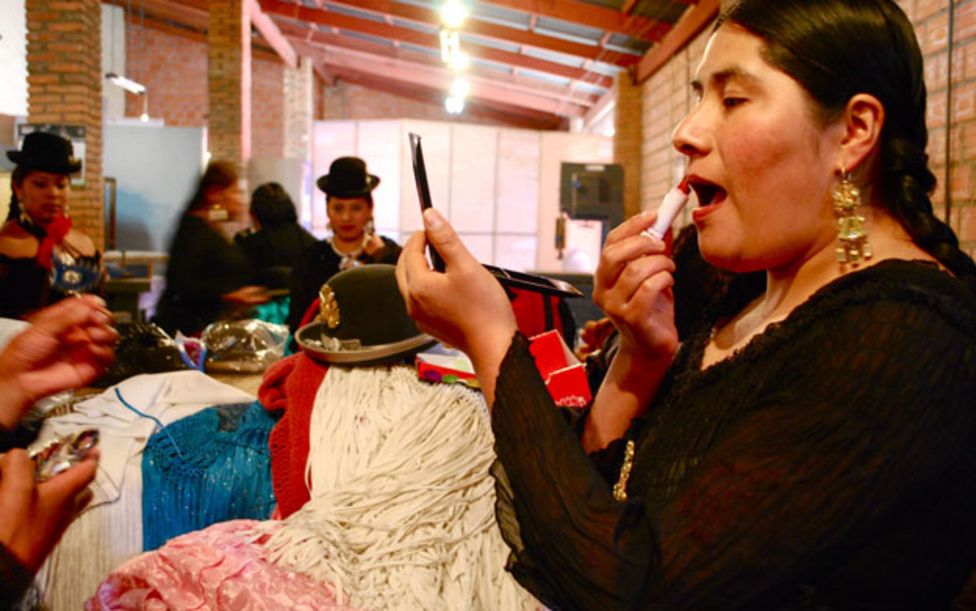 The rise of the 'cholitas' - BBC News