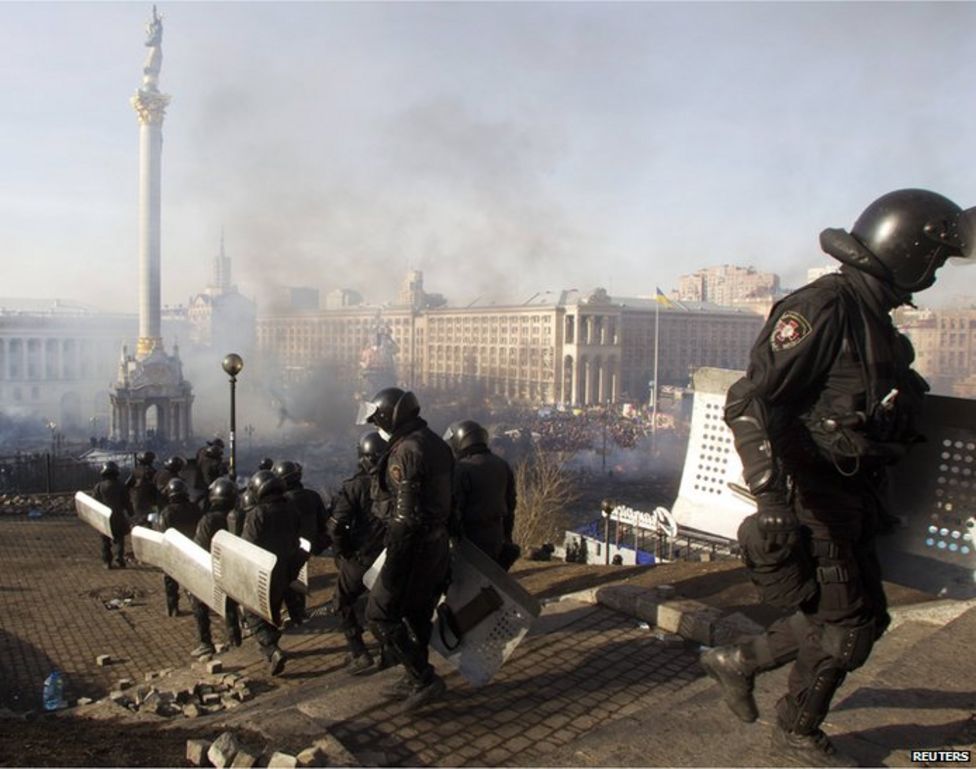 In pictures: Ukraine clashes - BBC News
