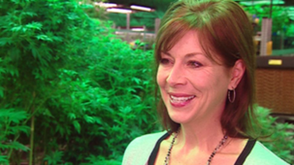 Colorado's marijuana firms beg banks to take their cash - BBC News