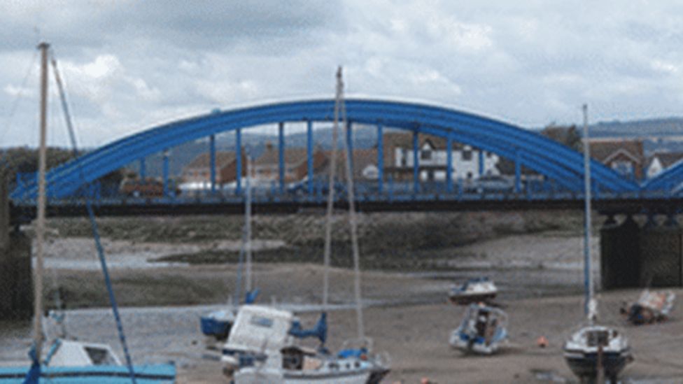 Work starts to strengthen Rhyl's Foryd Bridge - BBC News