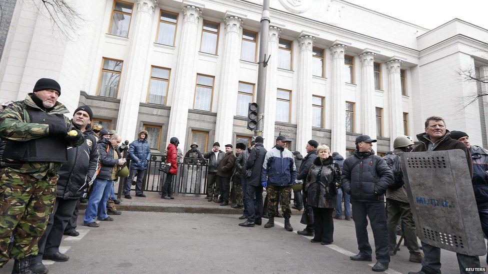 In pictures: Opposition gains in Kiev - BBC News
