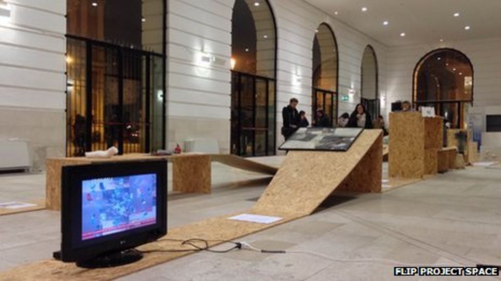 Binned artwork claims 'exaggerated' - BBC News