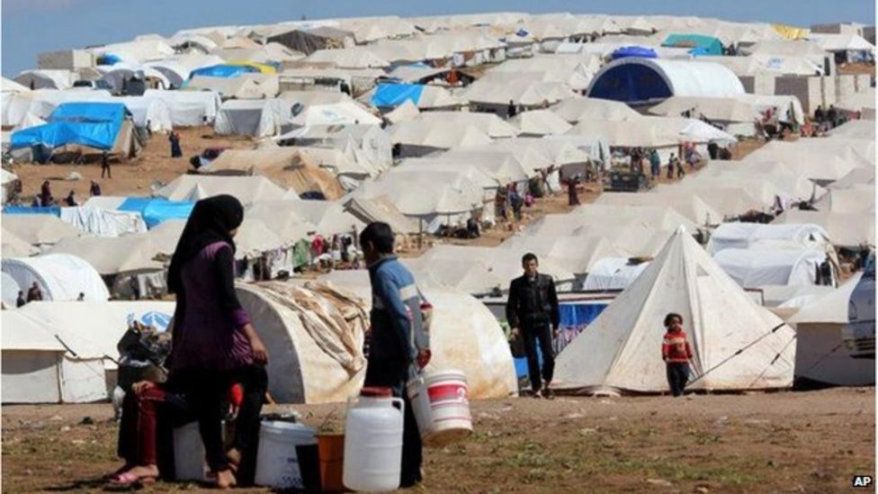 Syria field hospital hit by car bomb near Turkey - BBC News