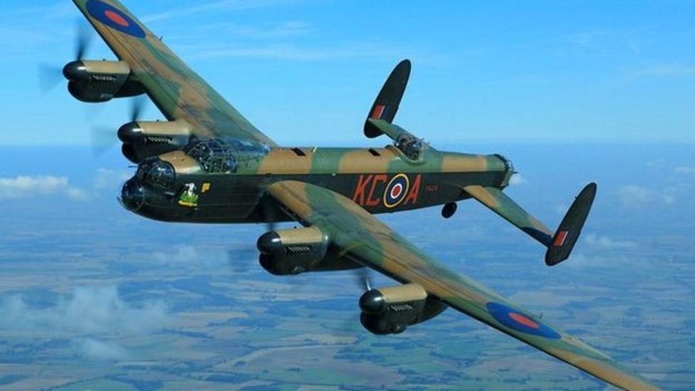 Lancaster bombers to fly together on UK summer tour - BBC News