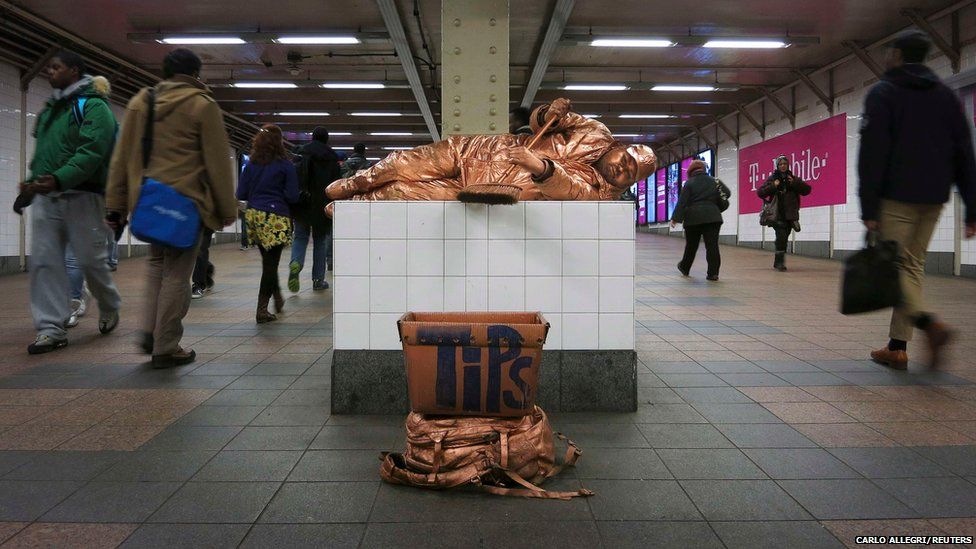 Day in pictures: 25 February 2014 - BBC News