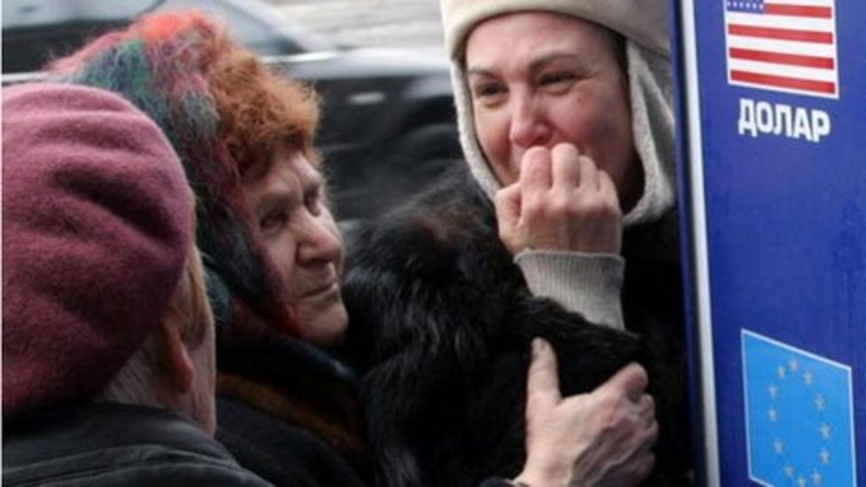 Ukrainian currency hits 10-year low - BBC News