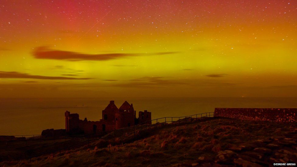 Northern Lights shine across Northern Ireland - BBC News