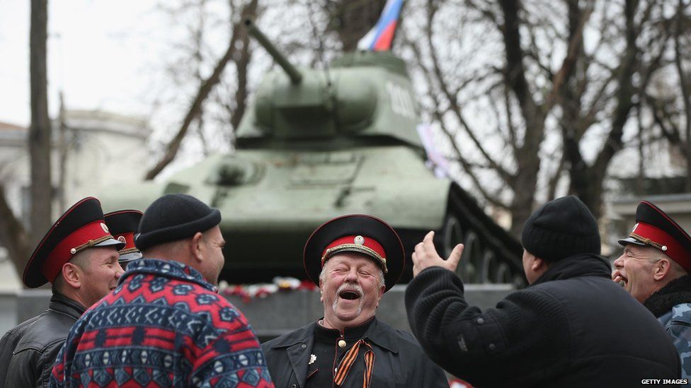 In pictures: Crimea tension as Ukraine crisis grows - BBC News
