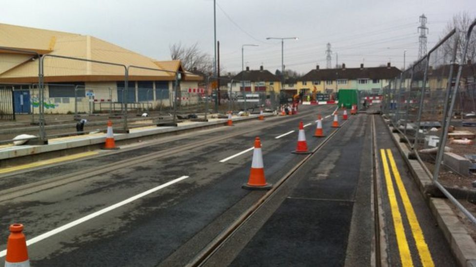 Nottingham tram: Final stretch of Clifton extension work starts - BBC News