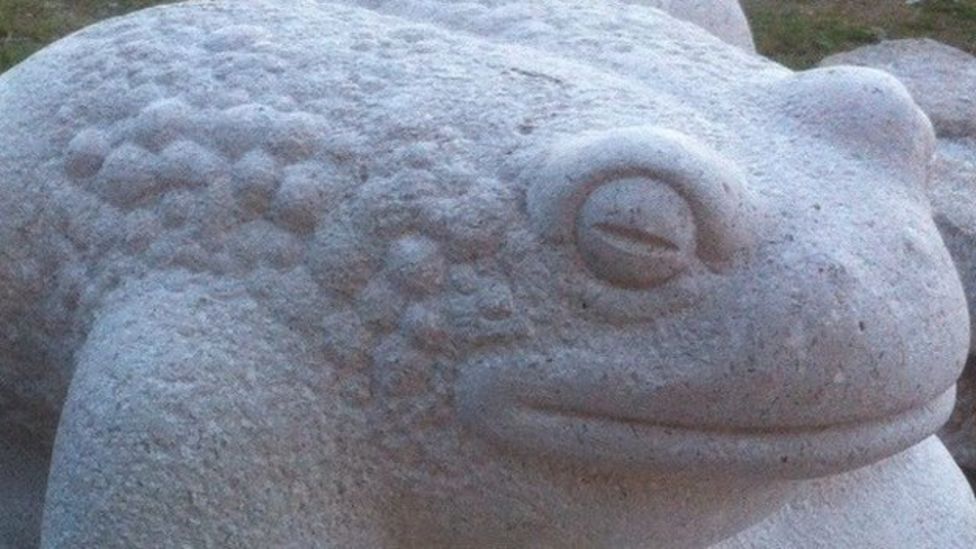 Shipwrights Way sculptures unveiled in Hampshire - BBC News