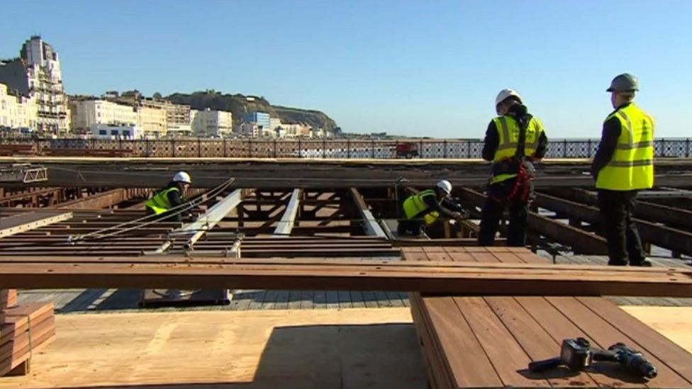 Hastings Pier restoration aided by barge arrival - BBC News