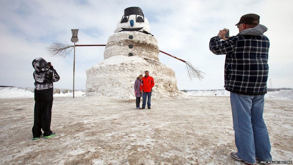 Day in pictures: 7 March 2014 - BBC News