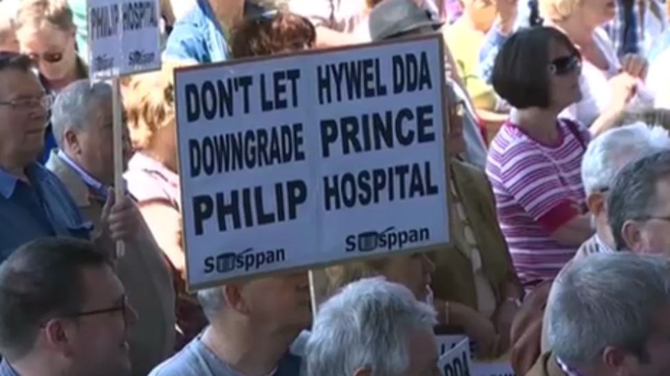Judicial review into Llanelli's Prince Philip Hospital A&E plans - BBC News