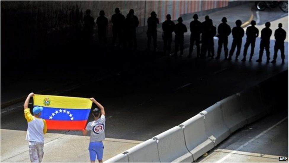 Venezuela opposition holds anti-Maduro rally in Caracas - BBC News