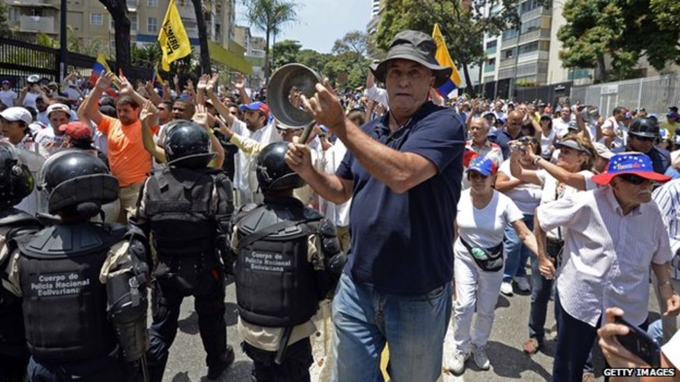 Venezuela opposition holds anti-Maduro rally in Caracas - BBC News