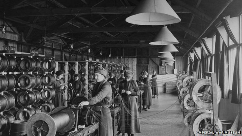 World War One: The risks for women on the home front - BBC News