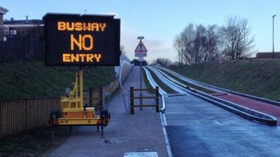 Luton-Dunstable busway: £600 a week sign an 'unwanted' cost - BBC News