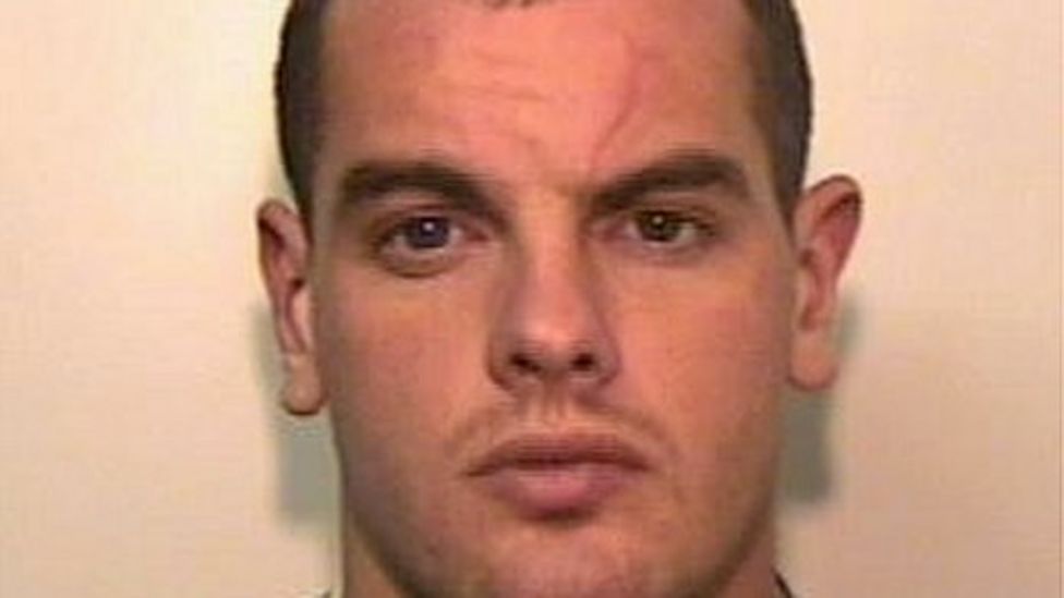 Murderer Dale Cregan was 'hidden in Leeds flat' - BBC News