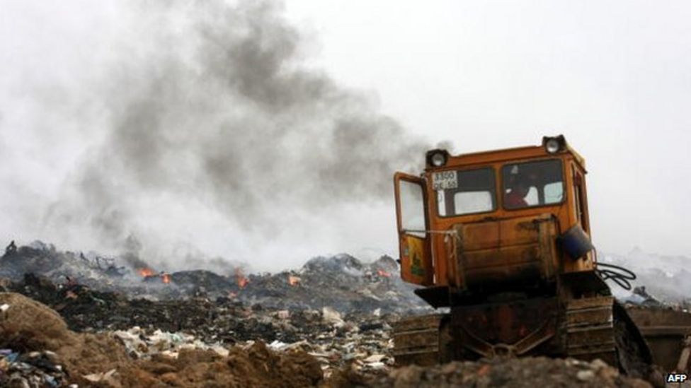 Russia: Moscow starts recycling again as dumps overflow - BBC News
