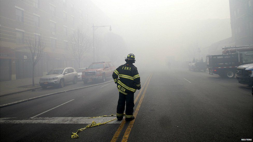 In pictures: New York building collapses after blast - BBC News