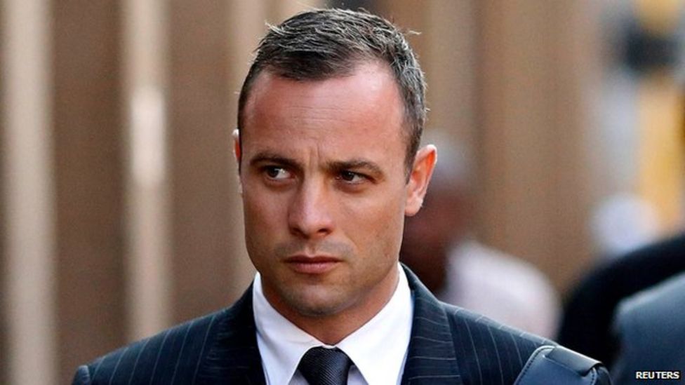 Pistorius trial: Police 'disturbed' evidence at scene - BBC News