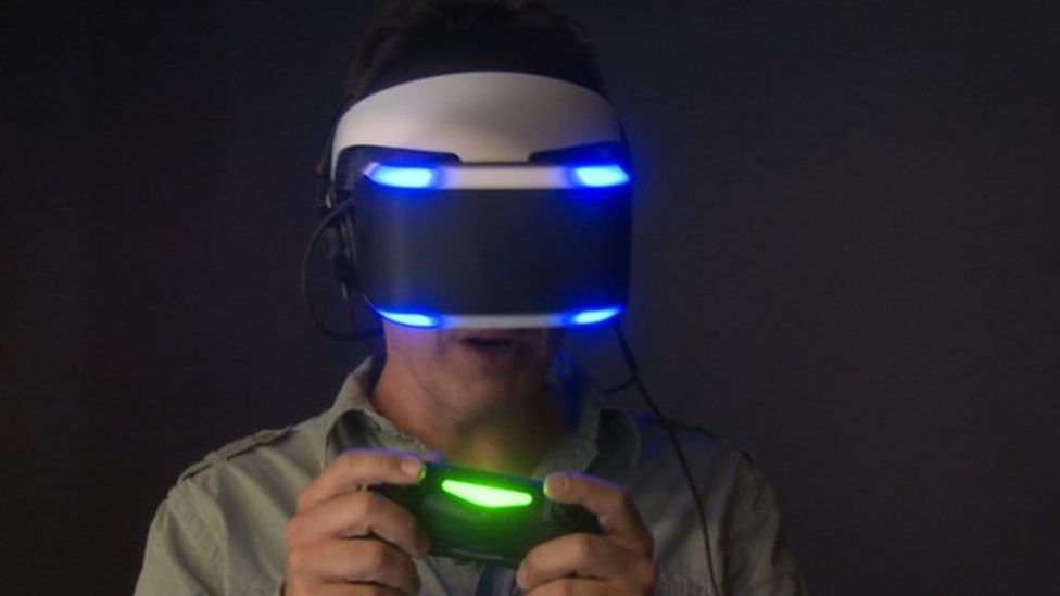 Facebook buys virtual reality headset start-up for $2bn - BBC News