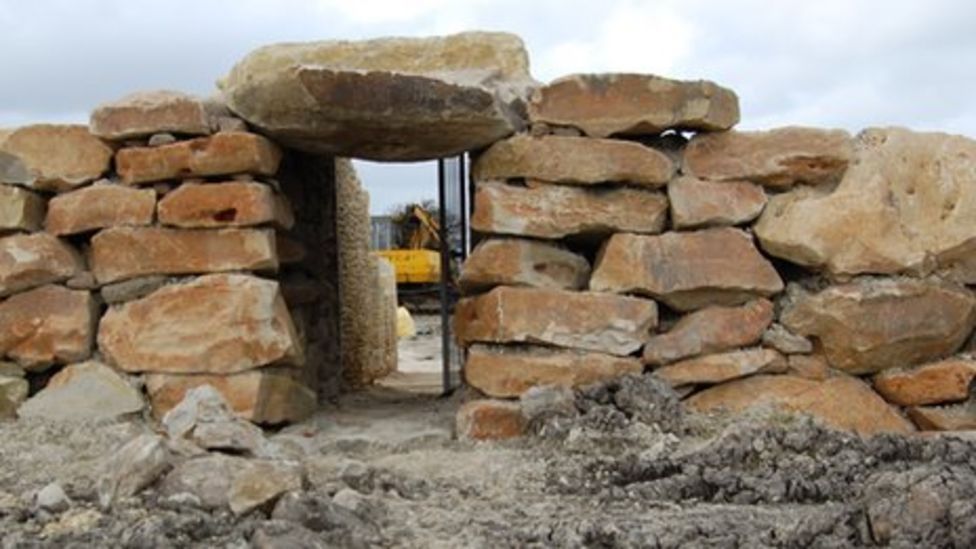 Wiltshire's 'Neolithic' long barrow burial chamber opens - BBC News