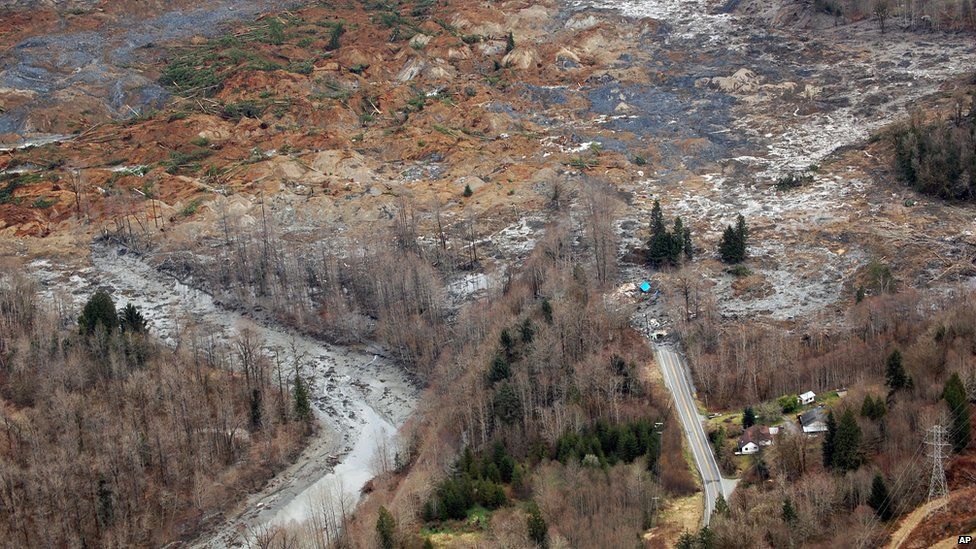 In pictures: US deadly landslide - BBC News