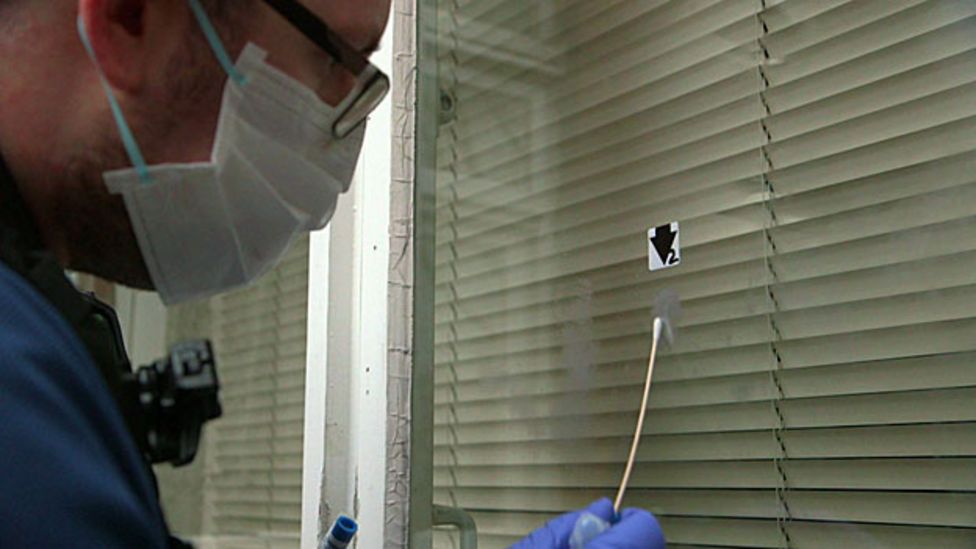 Fingerprints give police new clues for solving crime - BBC News