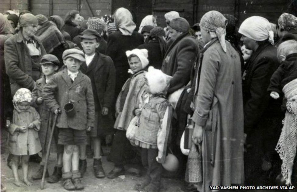 Russian Jews fear anti-Semitism amid Crimea fervour - BBC News