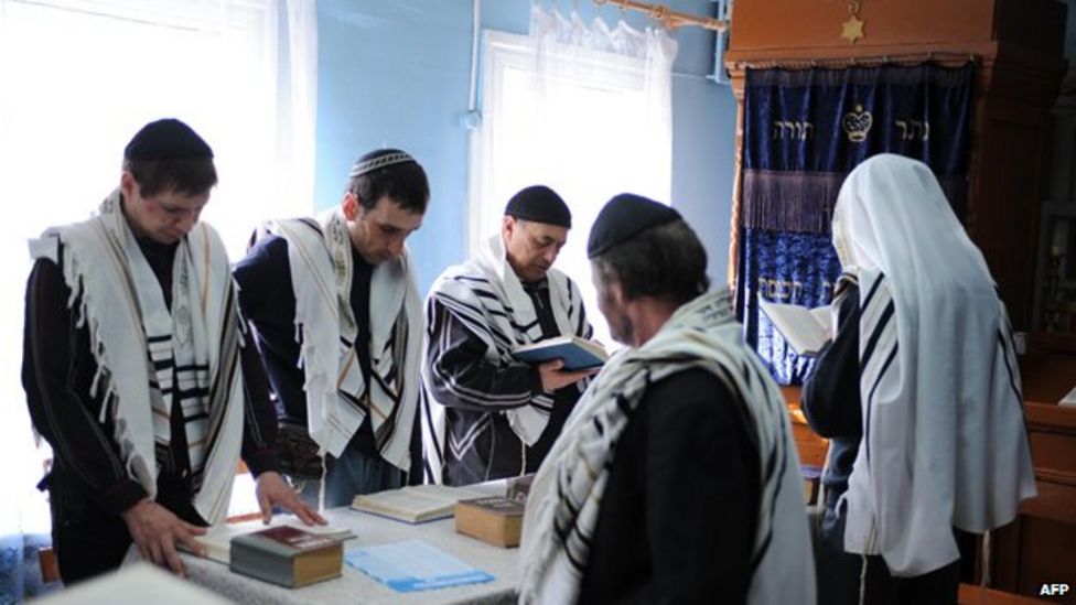 Russian Jews fear anti-Semitism amid Crimea fervour - BBC News