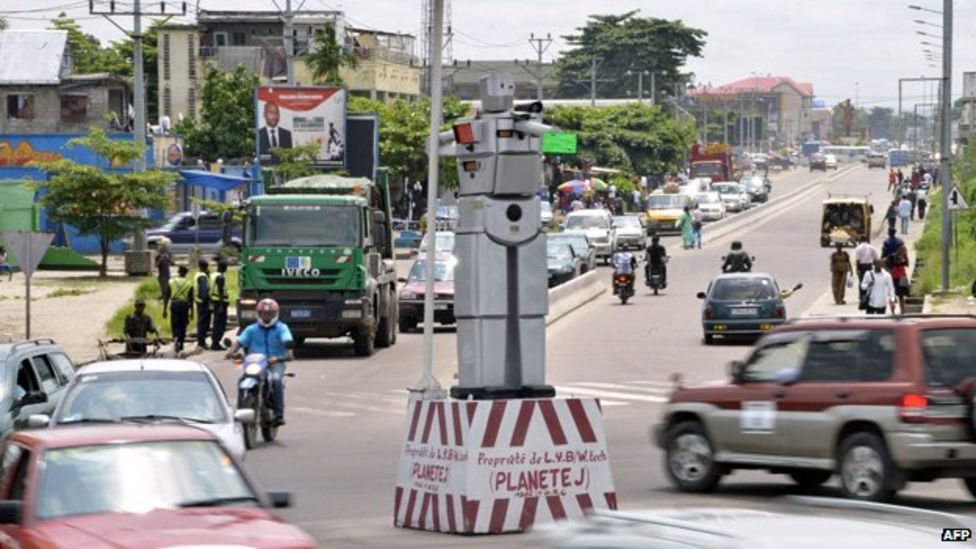DR Congo: Traffic cop robot installed in 'second capital' - BBC News