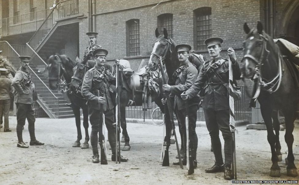 Christina Broom, Britain's first female press photographer - BBC News